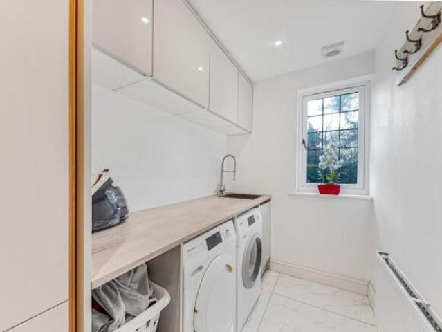 5 bedroom house for rent in Yardley Park Road, Tonbridge, TN9