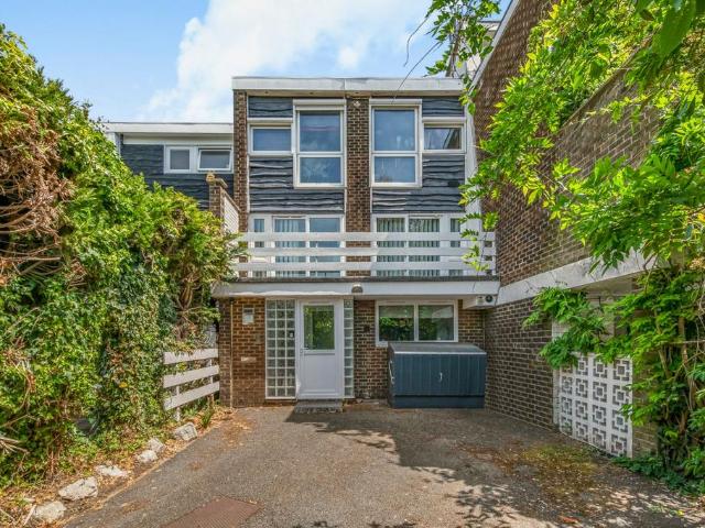 5 bedroom house for sale
