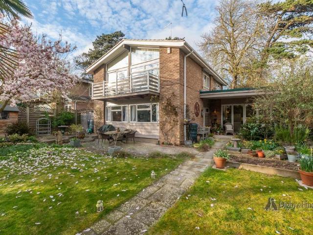 5 bedroom house for sale