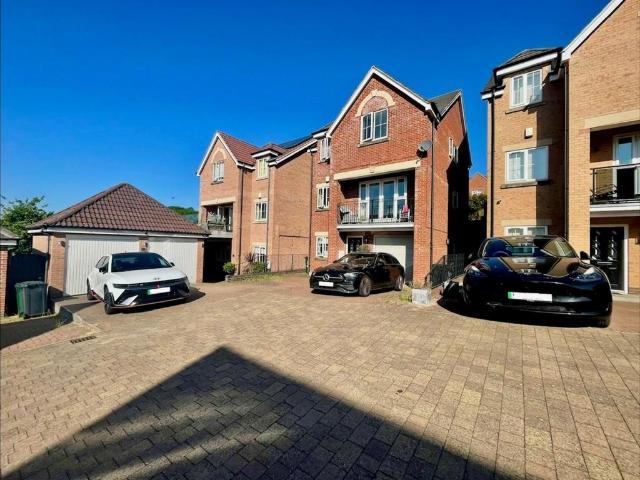 5 bedroom house for sale