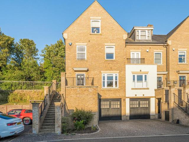 5 bedroom house for sale