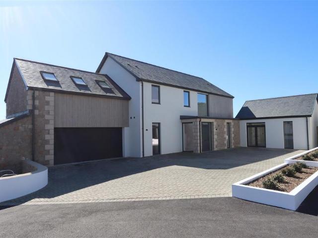 5 bedroom house for sale