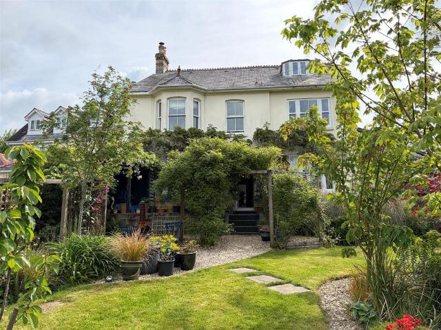 5 bedroom house for sale