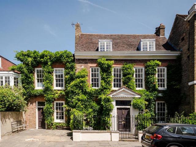 5 bedroom house for sale