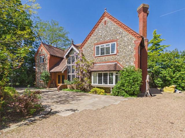 5 bedroom house for sale