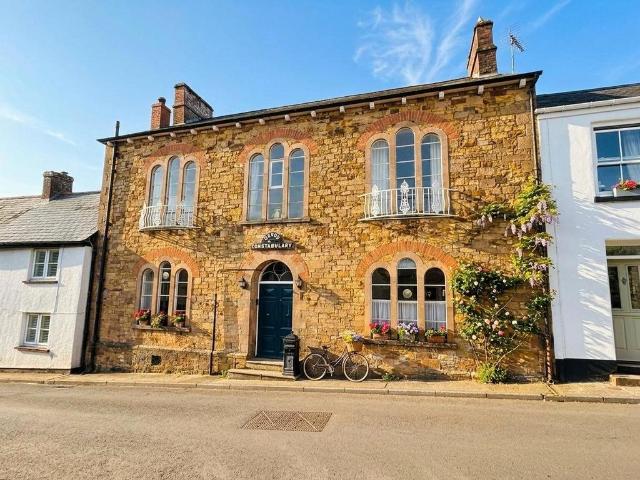 5 bedroom house for sale