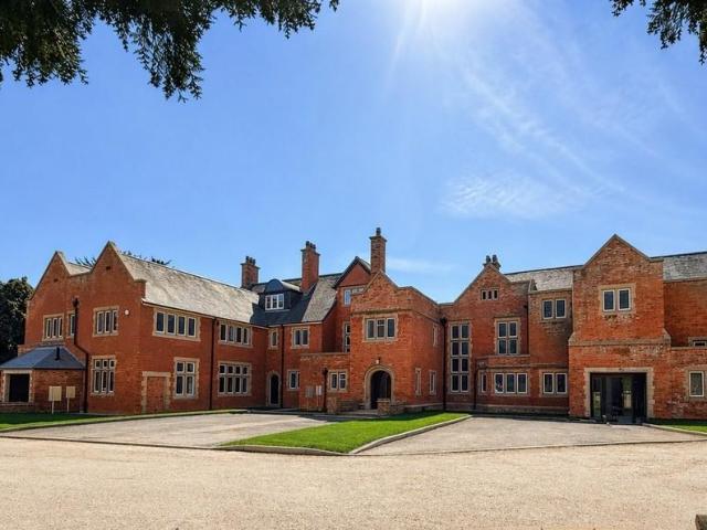 5 bedroom house for sale