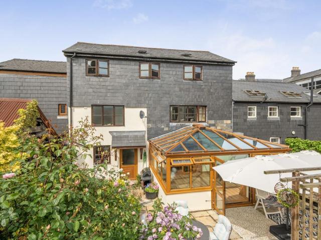 5 bedroom house for sale