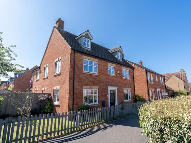5 bedroom house for sale