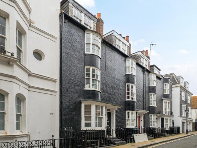 5 bedroom house for sale
