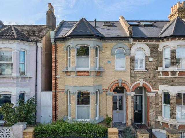 5 bedroom semi detached house for sale