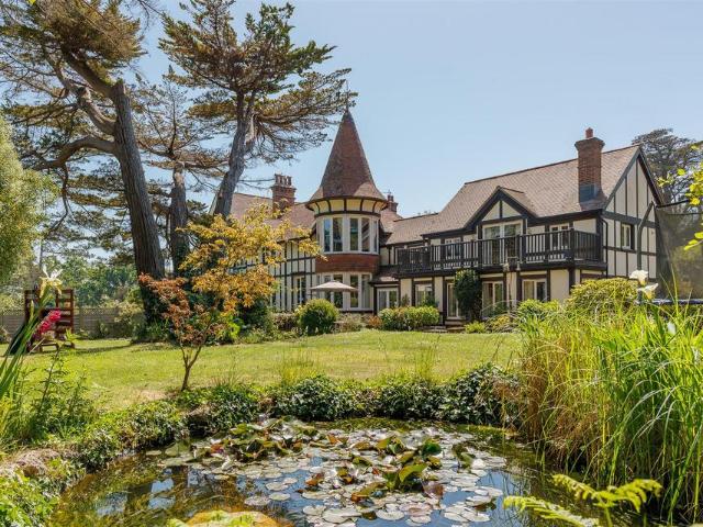 5 bedroom house for sale