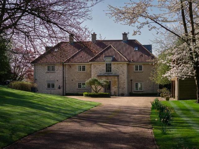 5 bedroom detached house for sale