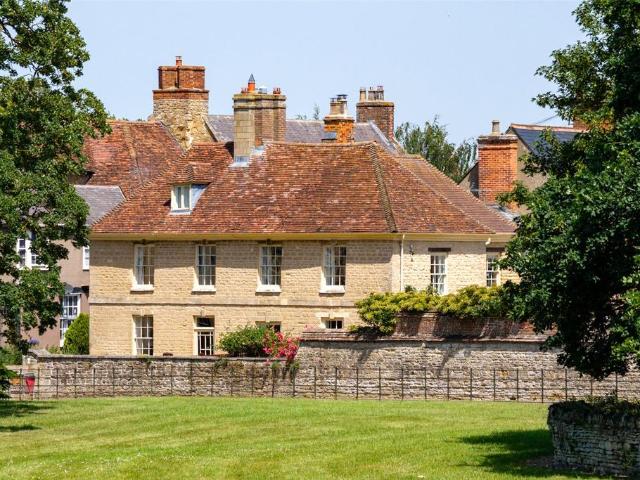 5 bedroom house for sale