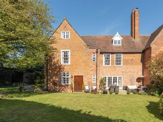 5 bedroom house for sale