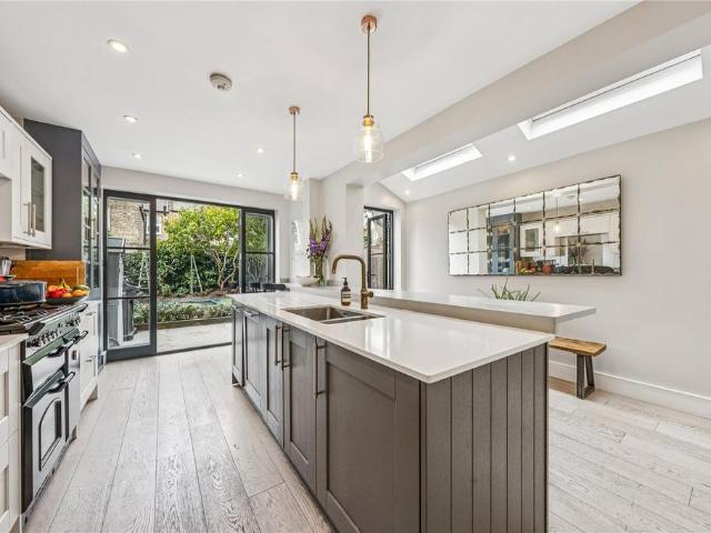 5 bedroom house for sale