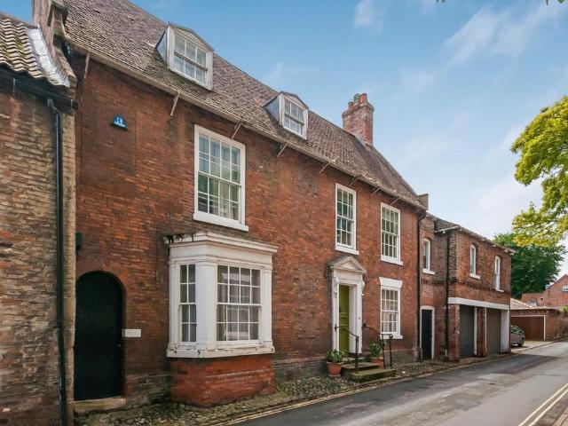 5 bedroom house for sale
