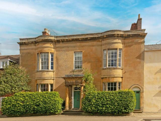 5 bedroom house for sale