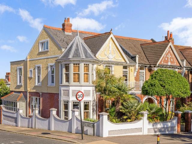 5 bedroom house for sale