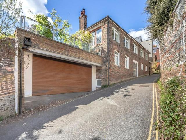 5 bedroom house for sale