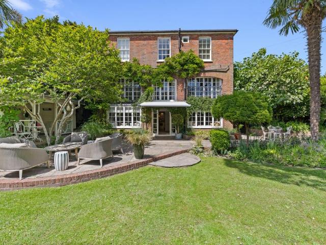 5 bedroom house for sale
