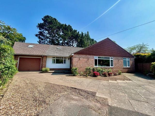 5 bedroom house for sale in Chiltern Close, Poole, BH4