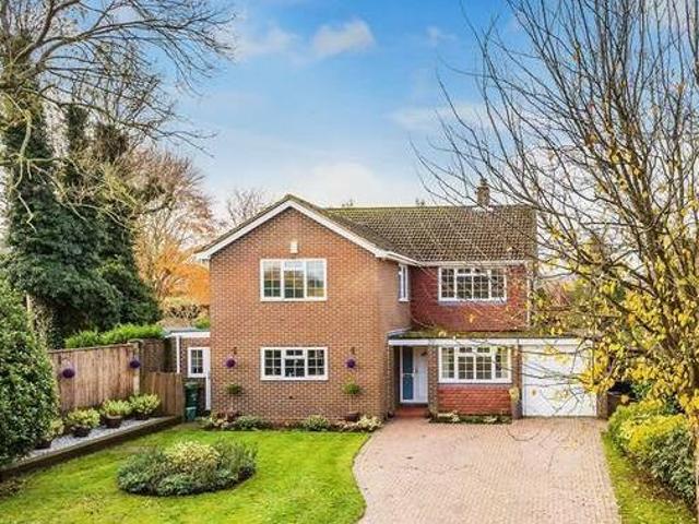 5 bedroom house for sale in Badingham Drive Fetcham KT22