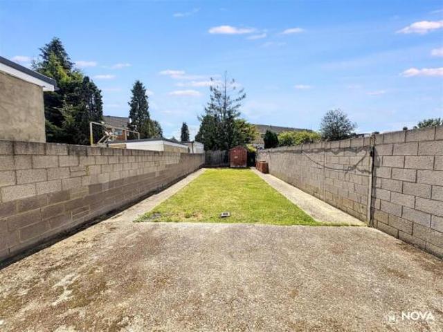5 bedroom house for sale in Brackendale Grove, Luton, LU3