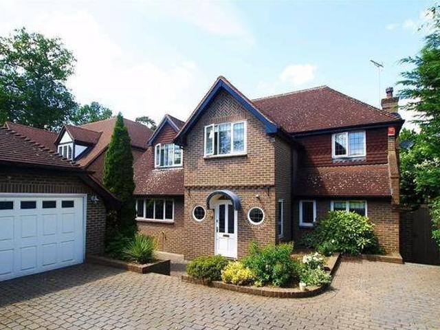 5 bedroom house for sale in Hanyards Lane Cuffley Hertfordshire EN6