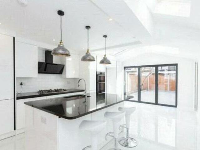 5 Bedroom House For Sale In London