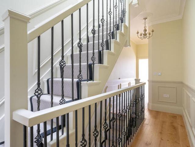 5 bedroom house for sale in Lynton Road, Acton, W3