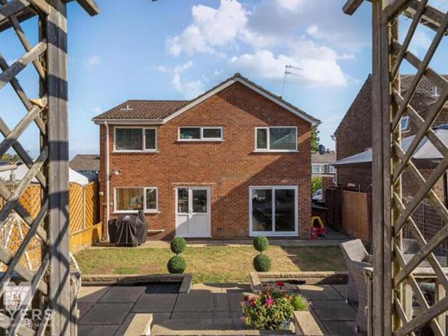5 Bedroom House Ferndown Dorset LS99571772