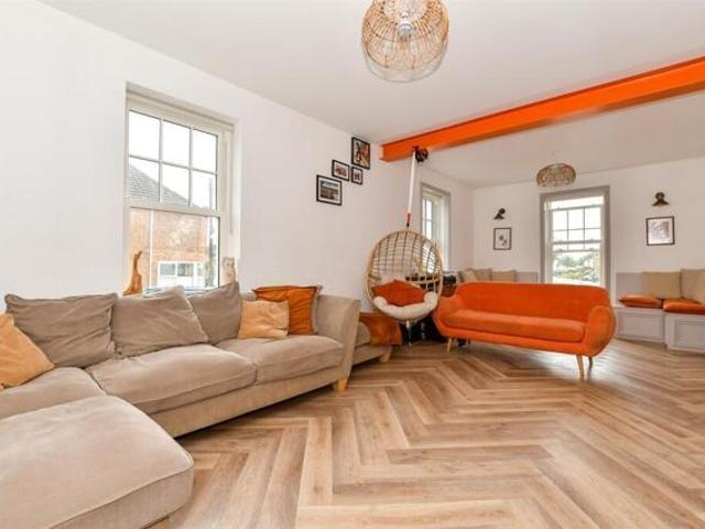 5 Bedroom House Kent Kent LS99381093