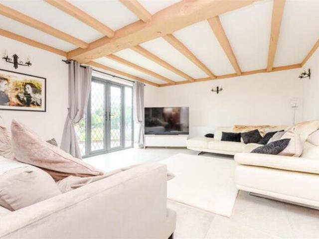 5 Bedroom House Kent Kent 99895382