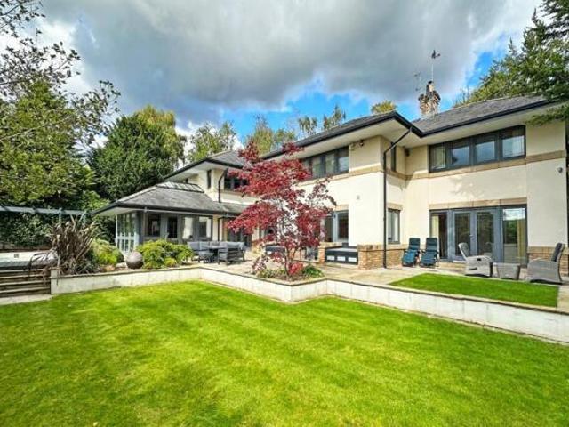5 Bedroom House Hale Trafford 100854961