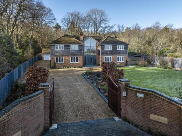 5 Bedroom House Hampshire Hampshire 98834386