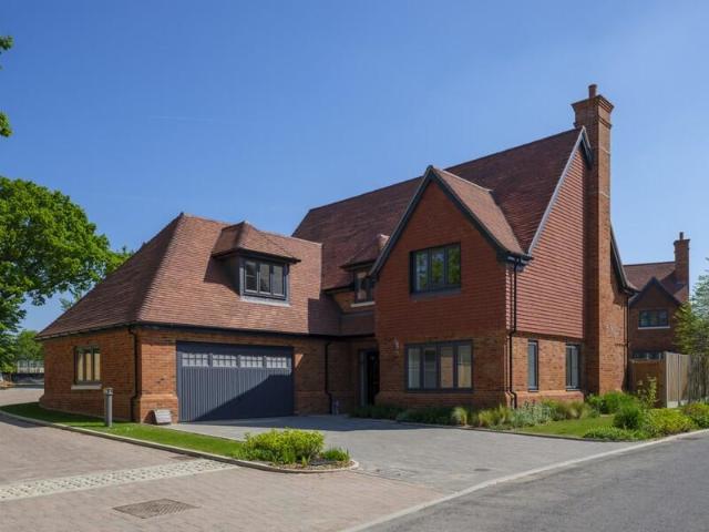 5 Bedroom House Hildenborough Kent LS96265505