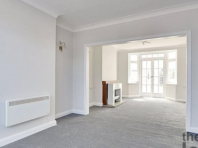5 bedroom house in Enfield