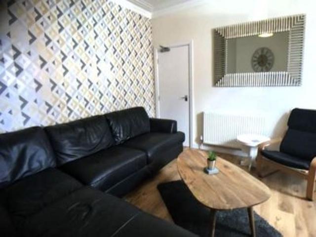 5 bedroom House in Kelsall Rd 5 Bed, Leeds