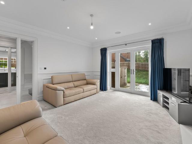 5 bedroom House in Holly Hill Drive, Ascot