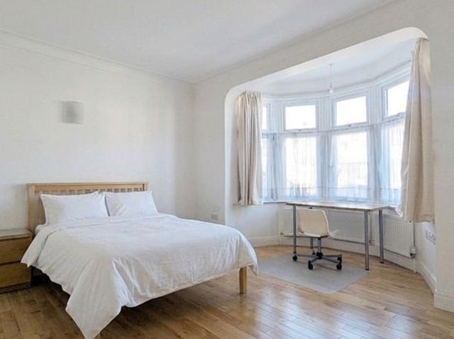 5 bedroom house in Ilford