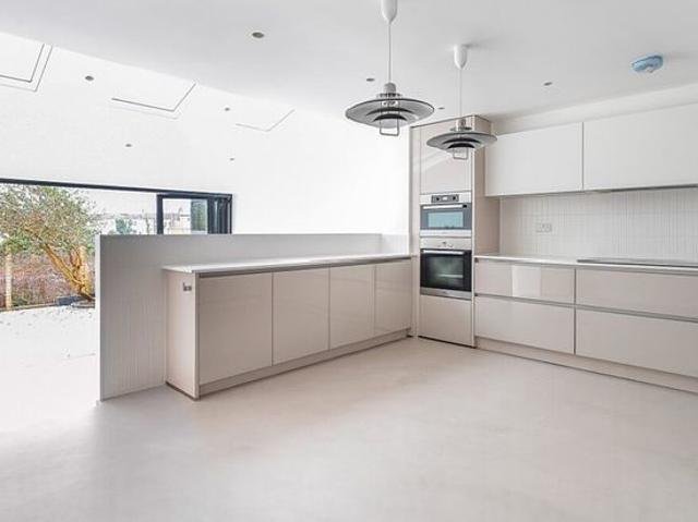 5 bedroom house in London