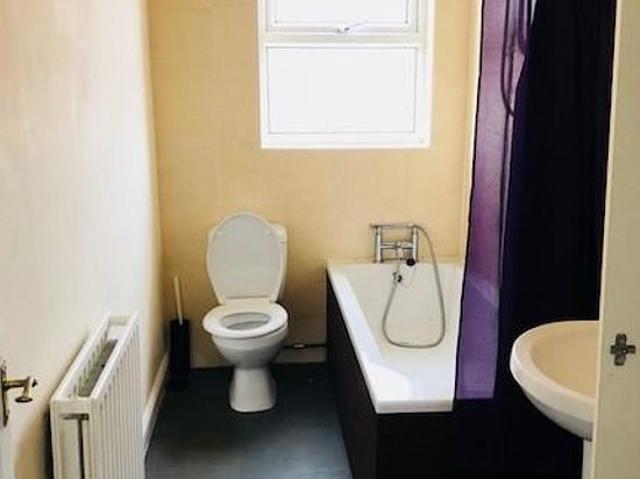 5 bedroom house in Leeds