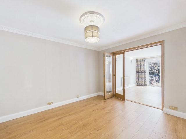 5 bedroom House in Mafeking Road, Staines upon Thames