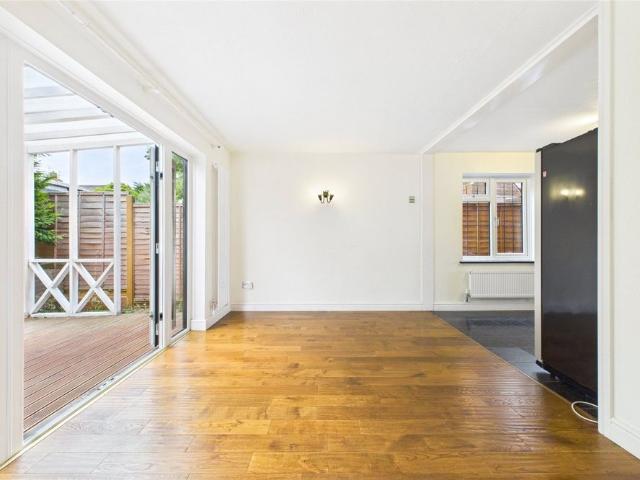 5 bedroom House in Uffcott Close, Reading