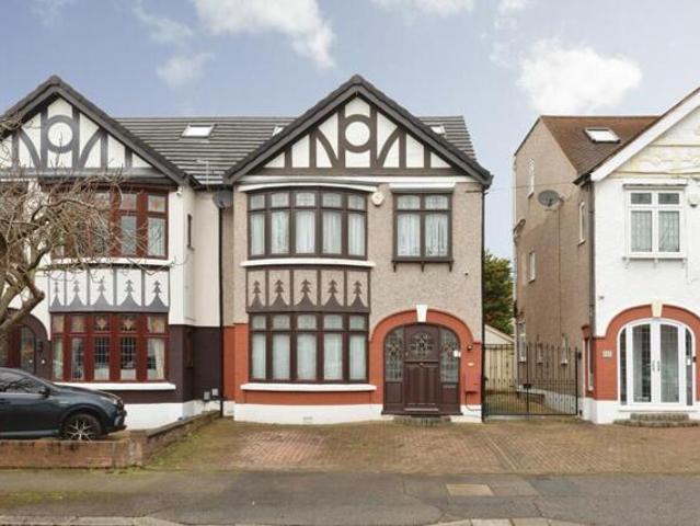 5 Bedroom House Ilford Greater London LS101797047