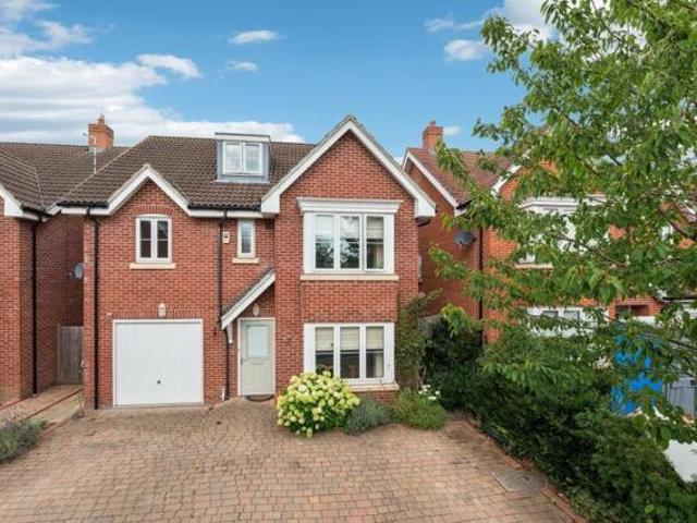 5 Bedroom House Iver Buckinghamshire 100398613