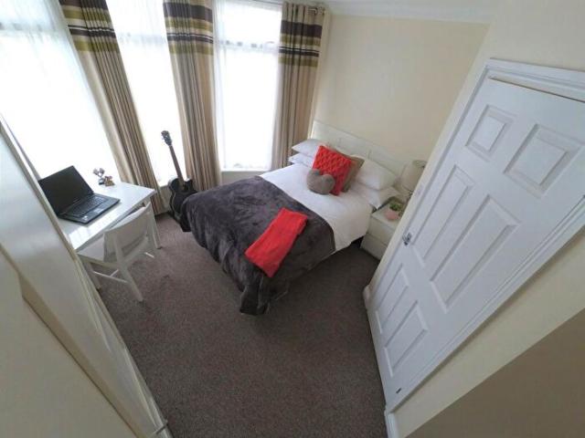 5 Bedroom House Of Multiple Occupation To Rent In Royal Terrace, Barrack Road, Northampton, NN1