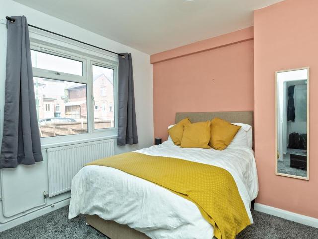 5 bedroom house of multiple occupation to rent