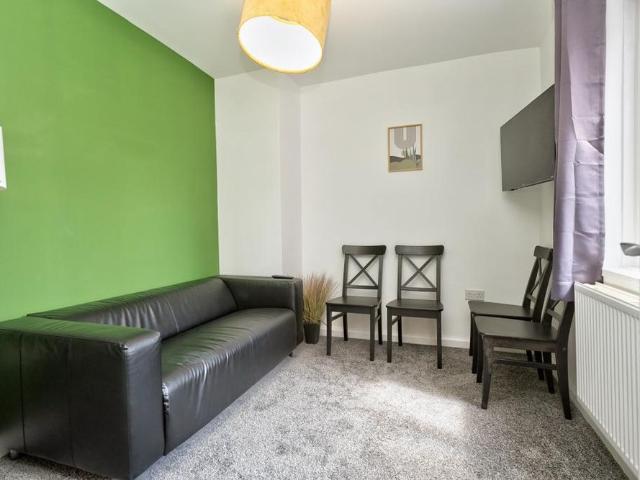 5 bedroom house of multiple occupation to rent